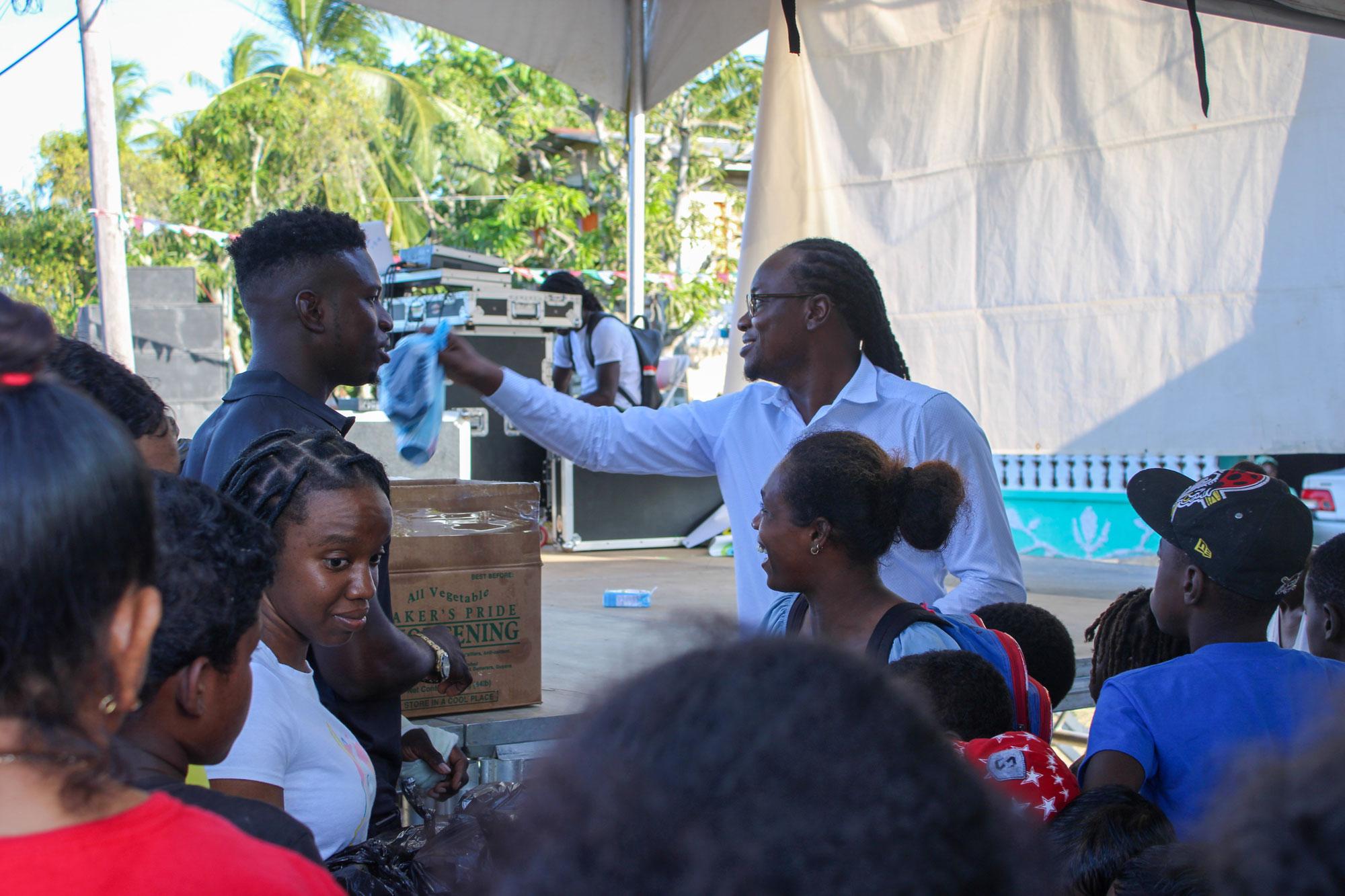 Over 300 kids benefit as Kevin Sinclair foundation launched - Kaieteur News